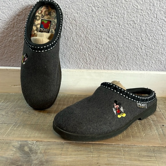 Disney | Shoes | Mickey Mouse Cool Unlimited Disney Grey Felt Mules Sz ...